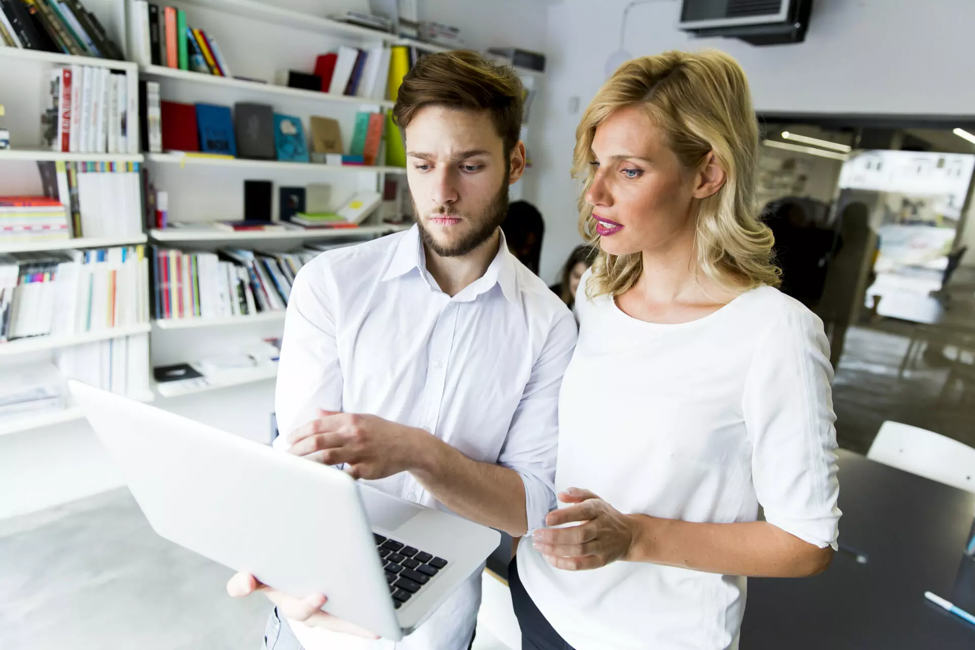 5 sposobów na inteligentniejszą pracę zespołu sprzedaży B2B z SugarCRM
